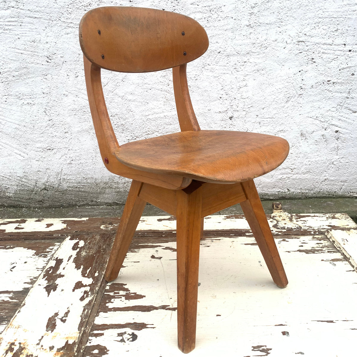 Vintage Mid Century Kinder Drehstuhl aus Holz – Trödelfuchs Vintage Shop