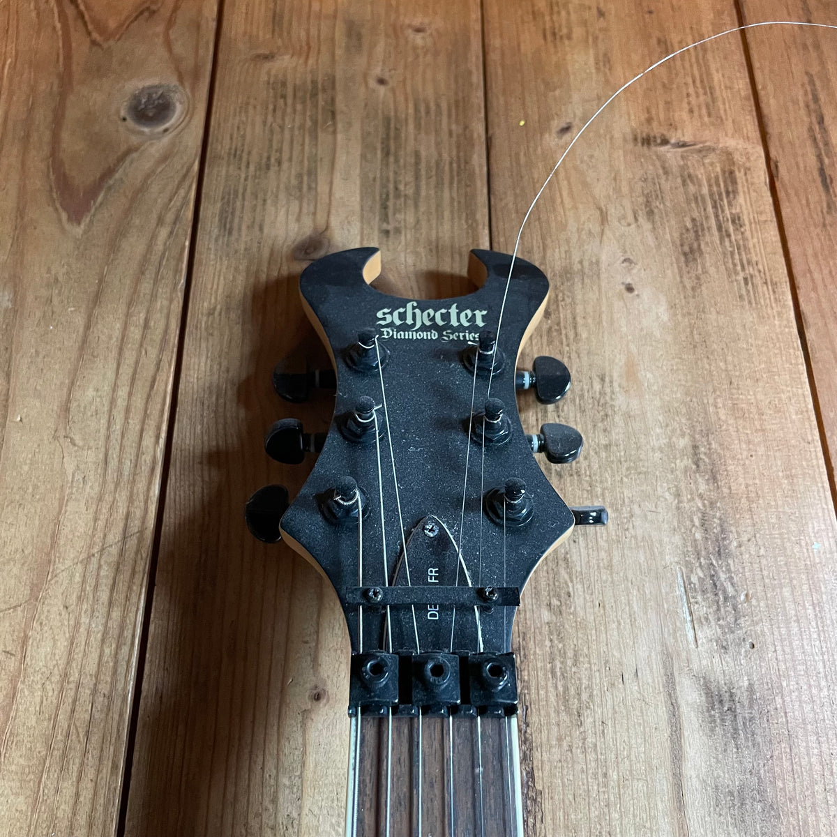 Schecter Devil 6 Fr SBK Satin Black E-Gitarre – Trödelfuchs Vintage Shop